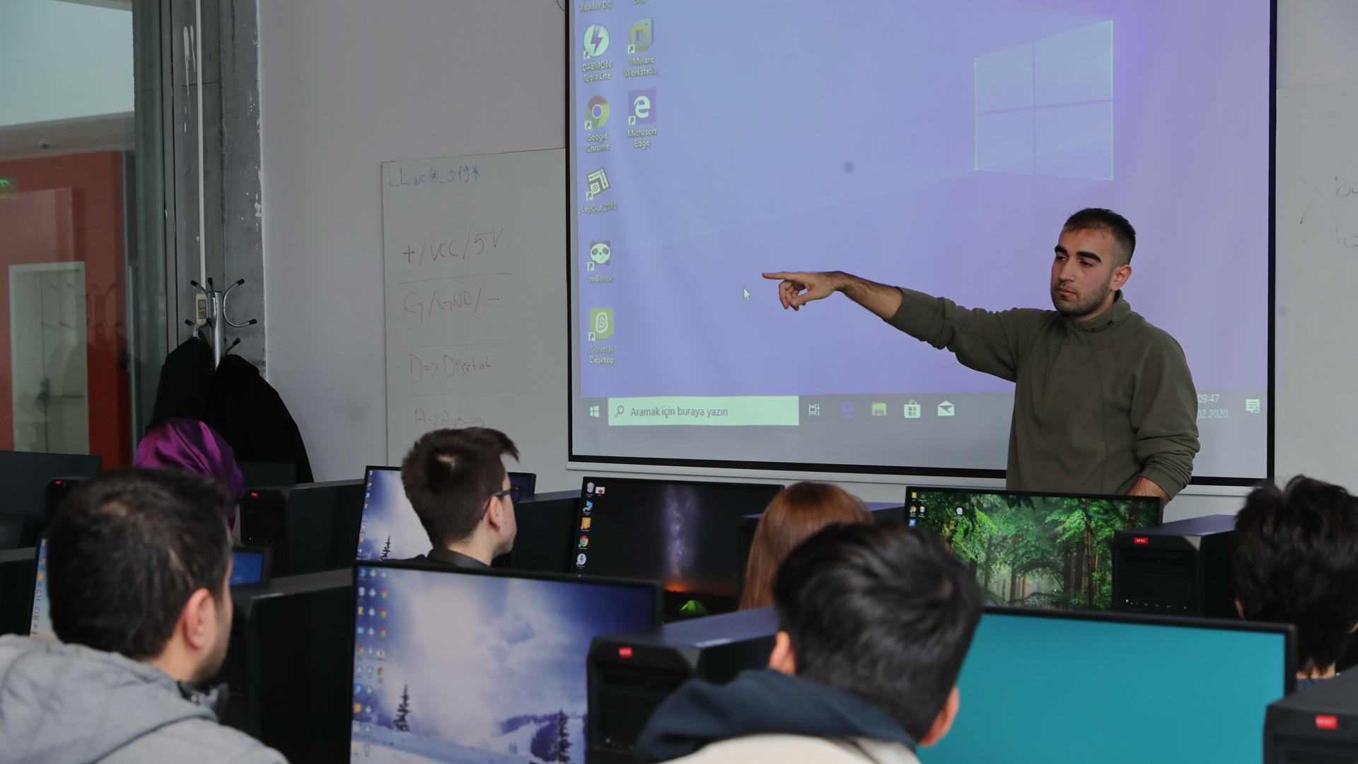 GELECEĞİN PROGRAMLAMA DİLİ EĞİTİMİ BAŞAKŞEHİR’DE