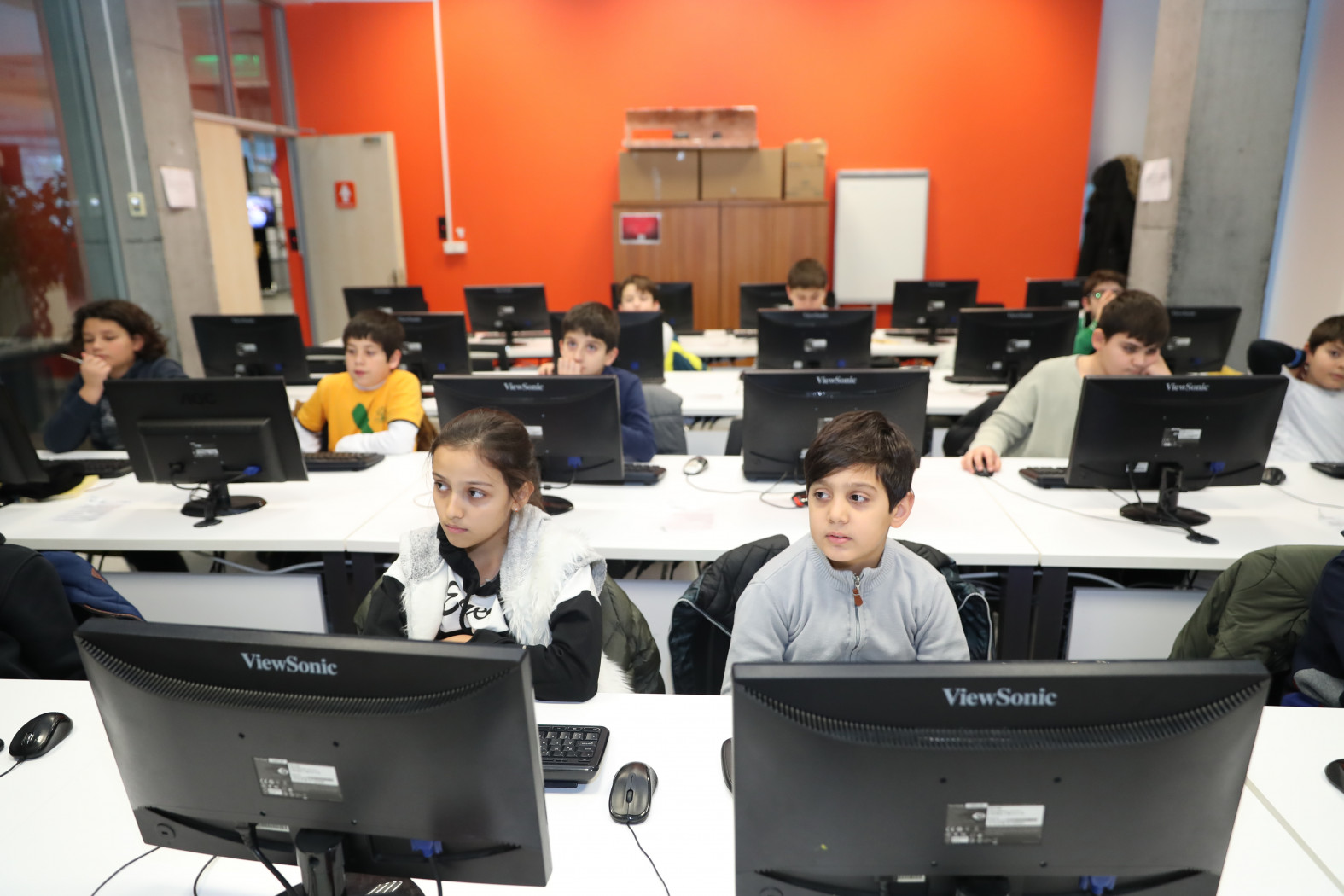 BAŞAKŞEHİRLİ ÖĞRENCİLERE KODLAMA EĞİTİMİ